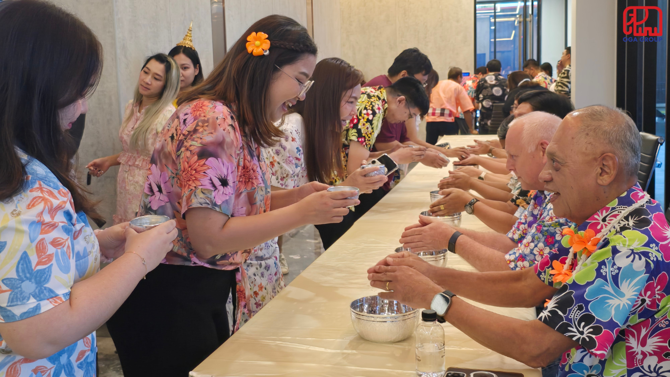 ประมวณภาพ กิจกรรมสงกรานต์ที่ไหนไม่ม่วนใจเท่า OGA - OGA